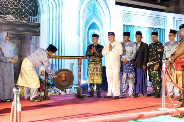 Buka STQ Tebingtinggi Barat, Bupati Asmar: Bukan Hanya Perlombaan Tapi ...
